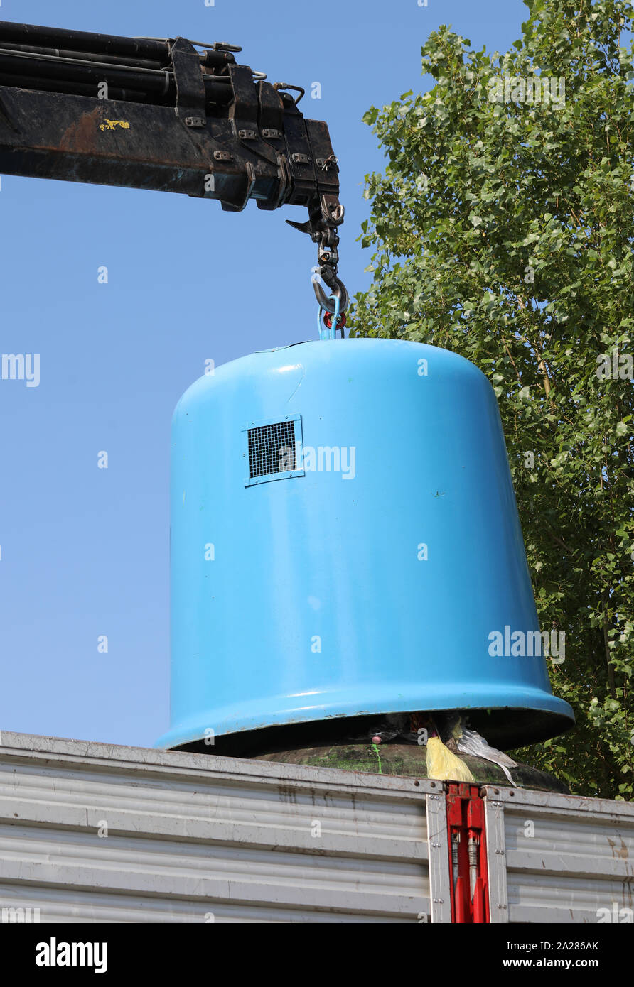 Recycle lorry waste trash crane hi-res stock photography and images - Alamy