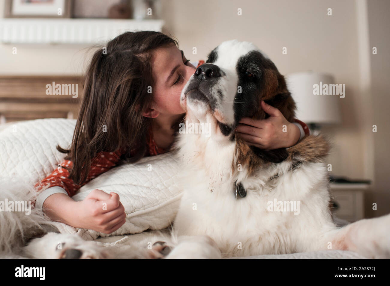 Girl kiss dog hi-res stock photography and images - Alamy
