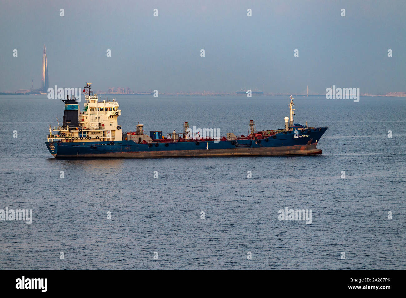 Empty oil tanks hi-res stock photography and images - Alamy