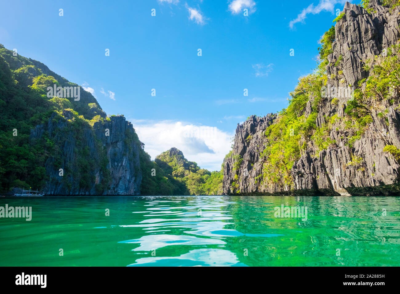Miniloc island limestone cliffs hi-res stock photography and images - Alamy