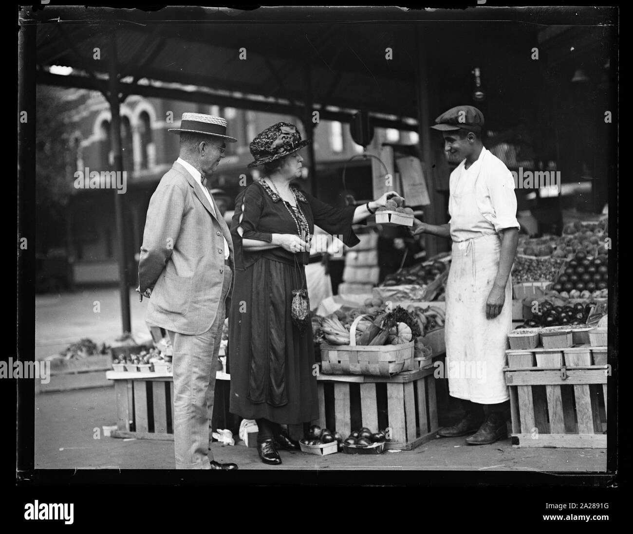 Farmers market vegetables Black and White Stock Photos & Images - Alamy