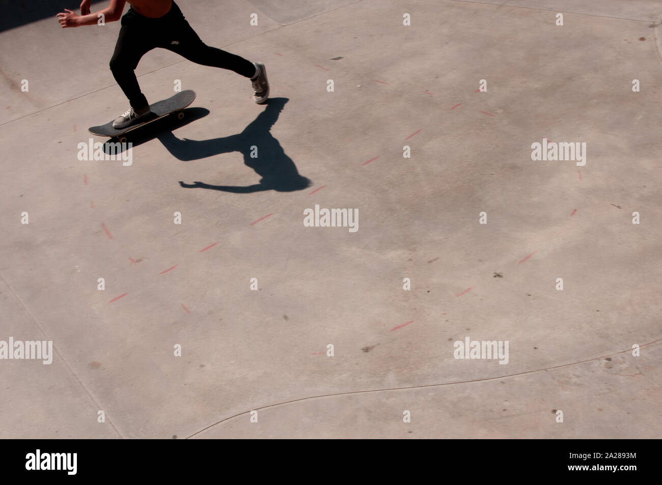Legs moving skateboard hi-res stock photography and images - Alamy