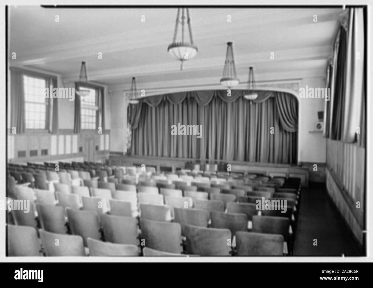 Long hill school hi-res stock photography and images - Alamy