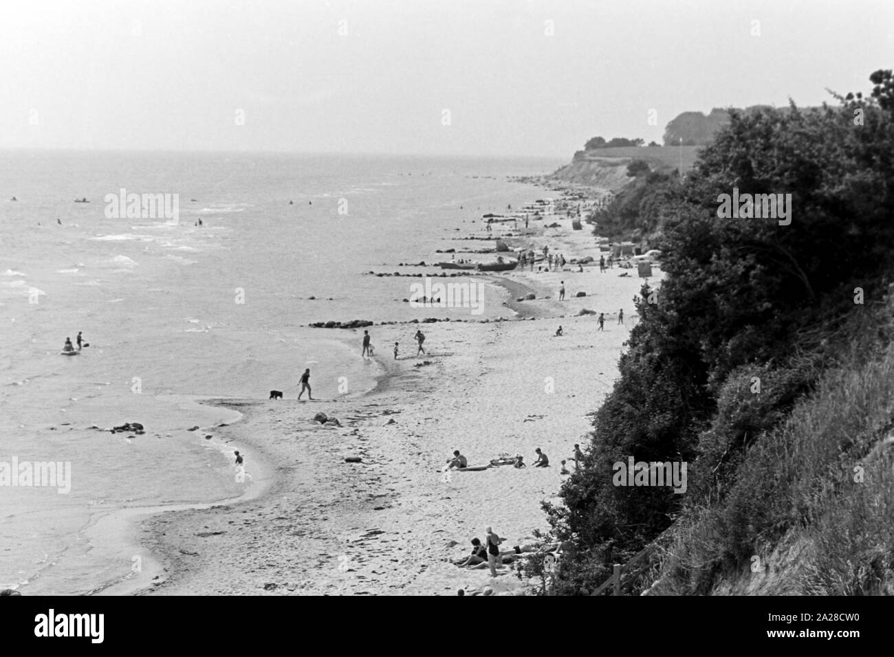 Sommerferien am Strand der Nordsee, Deutschland 1960er Jahre. Holidays ...