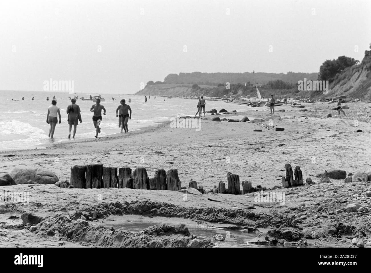Sommerferien am Strand der Nordsee, Deutschland 1960er Jahre. Holidays ...