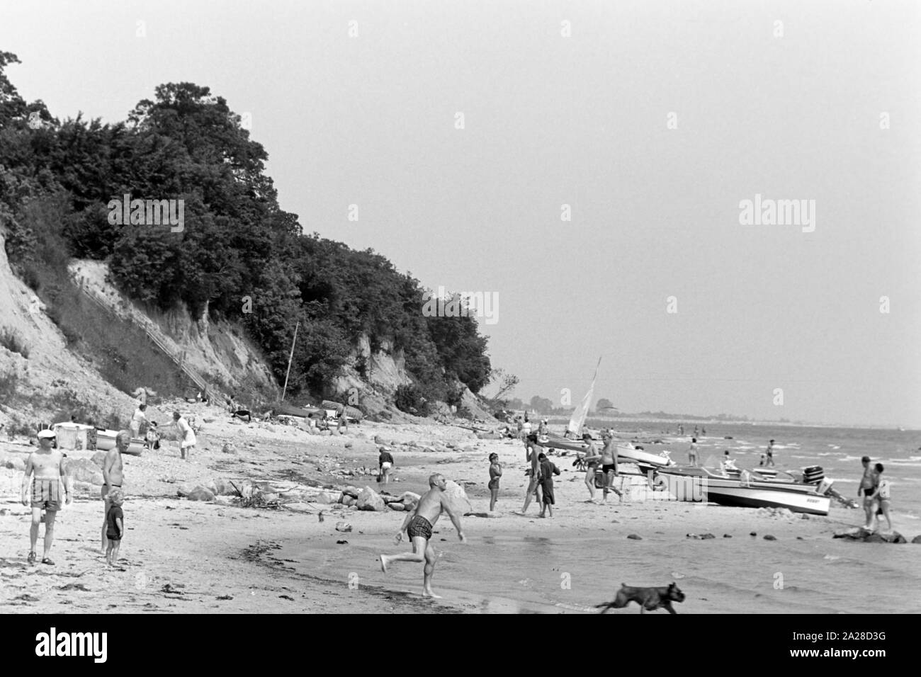 Sommerferien am Strand der Nordsee, Deutschland 1960er Jahre. Holidays ...