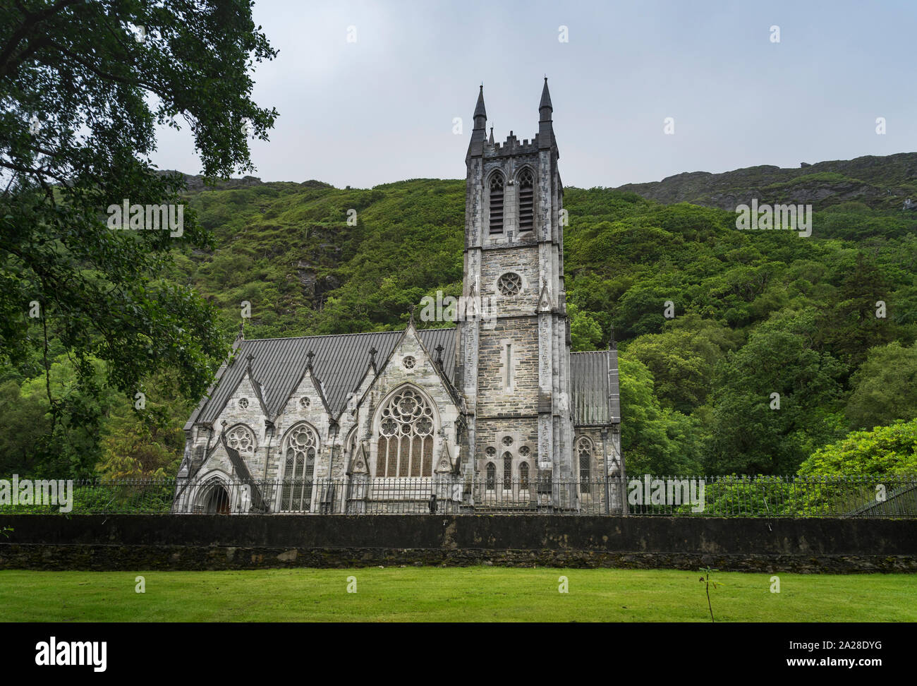 Gothic church scotland hi-res stock photography and images - Alamy
