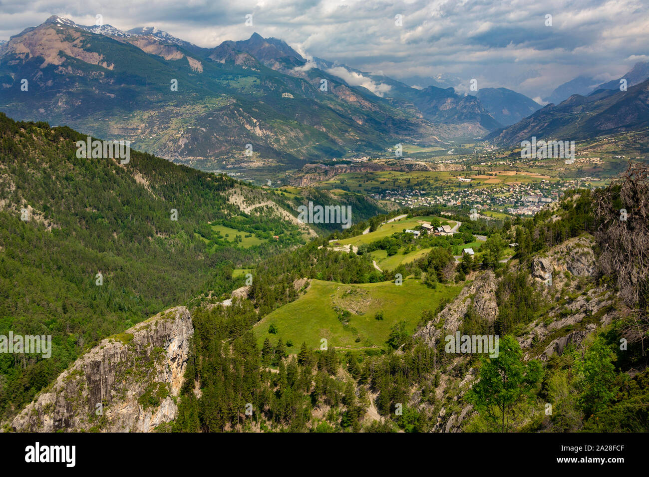 High level viewpoint hi-res stock photography and images - Alamy