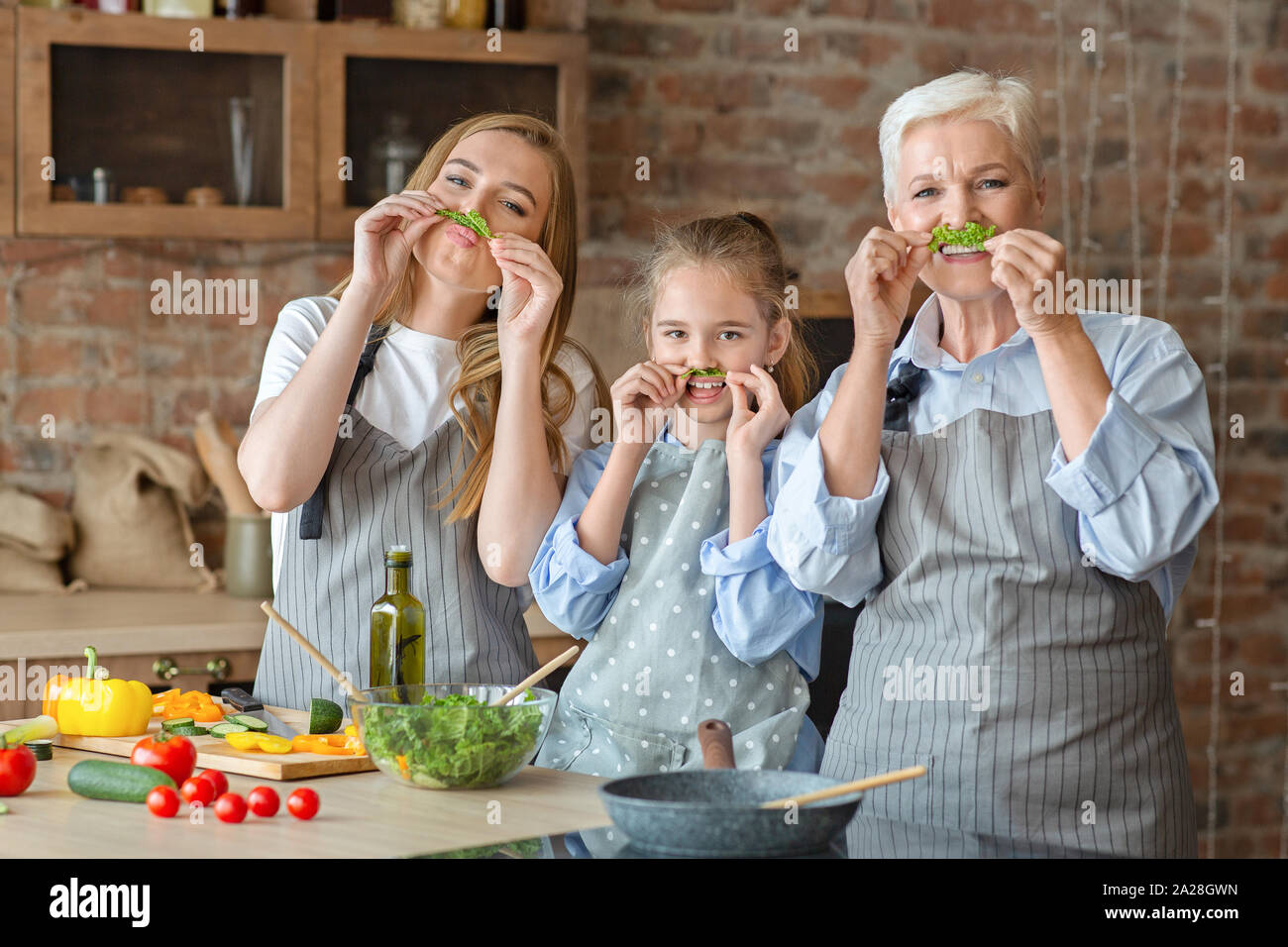 Funny Women Kitchen Pictures