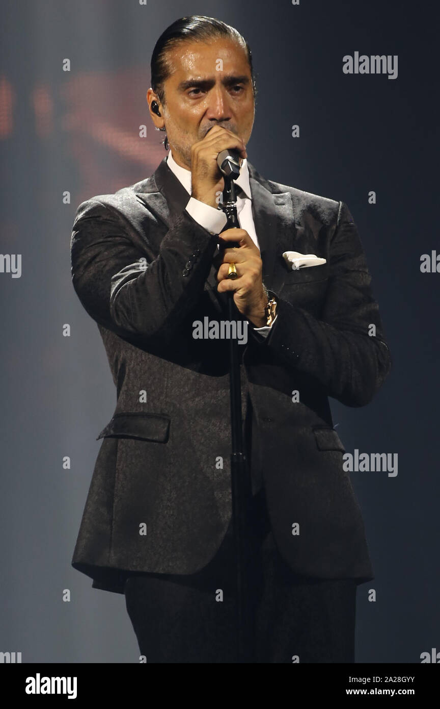 El cantante mexicano Alejandro Fernadez , durante su concierto en el ...