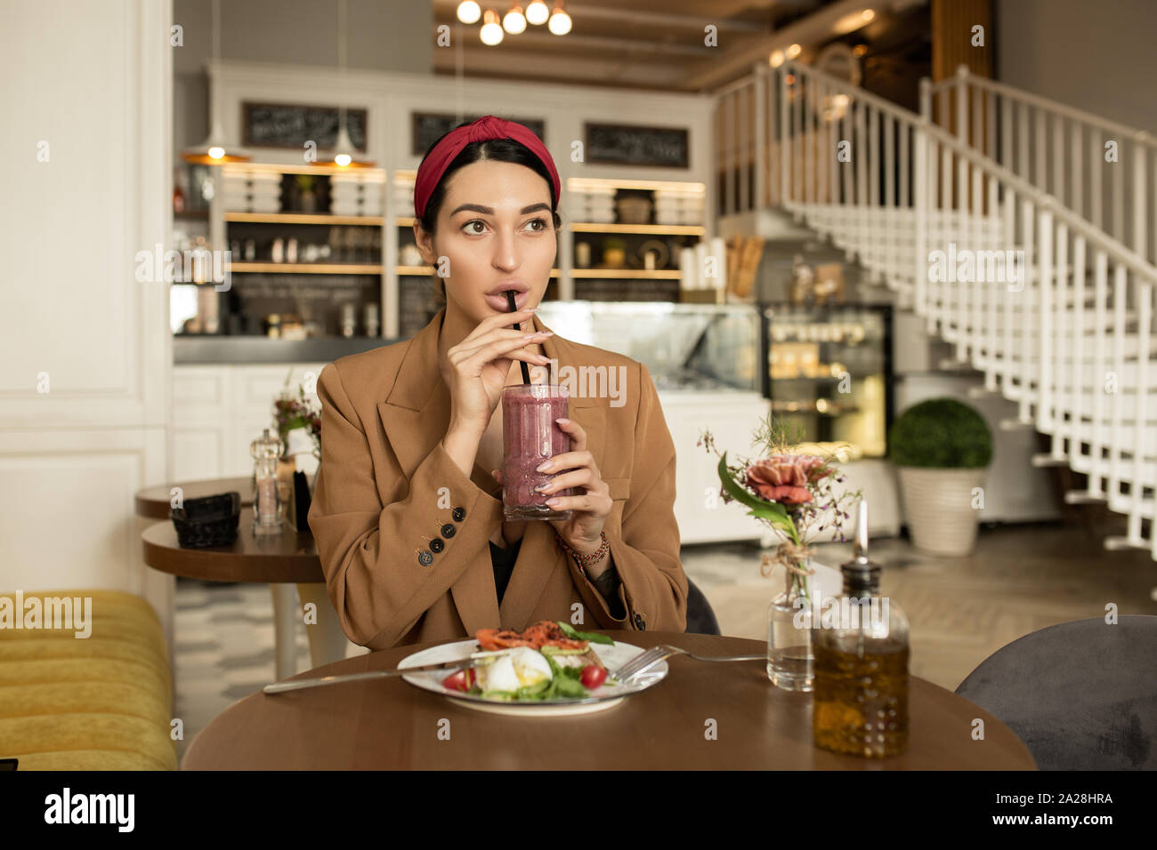 Girl eating lunch alone hi-res stock photography and images - Alamy