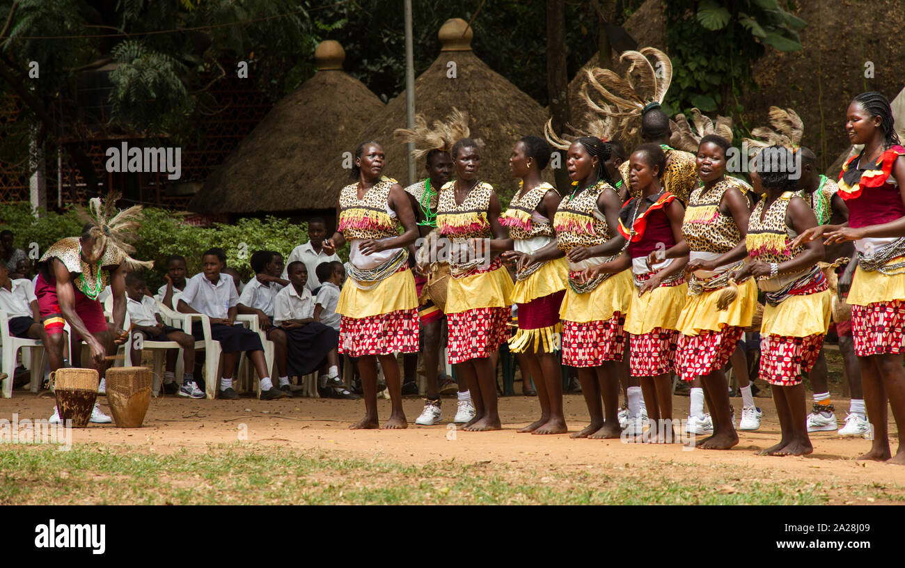 National dance group hi-res stock photography and images - Alamy
