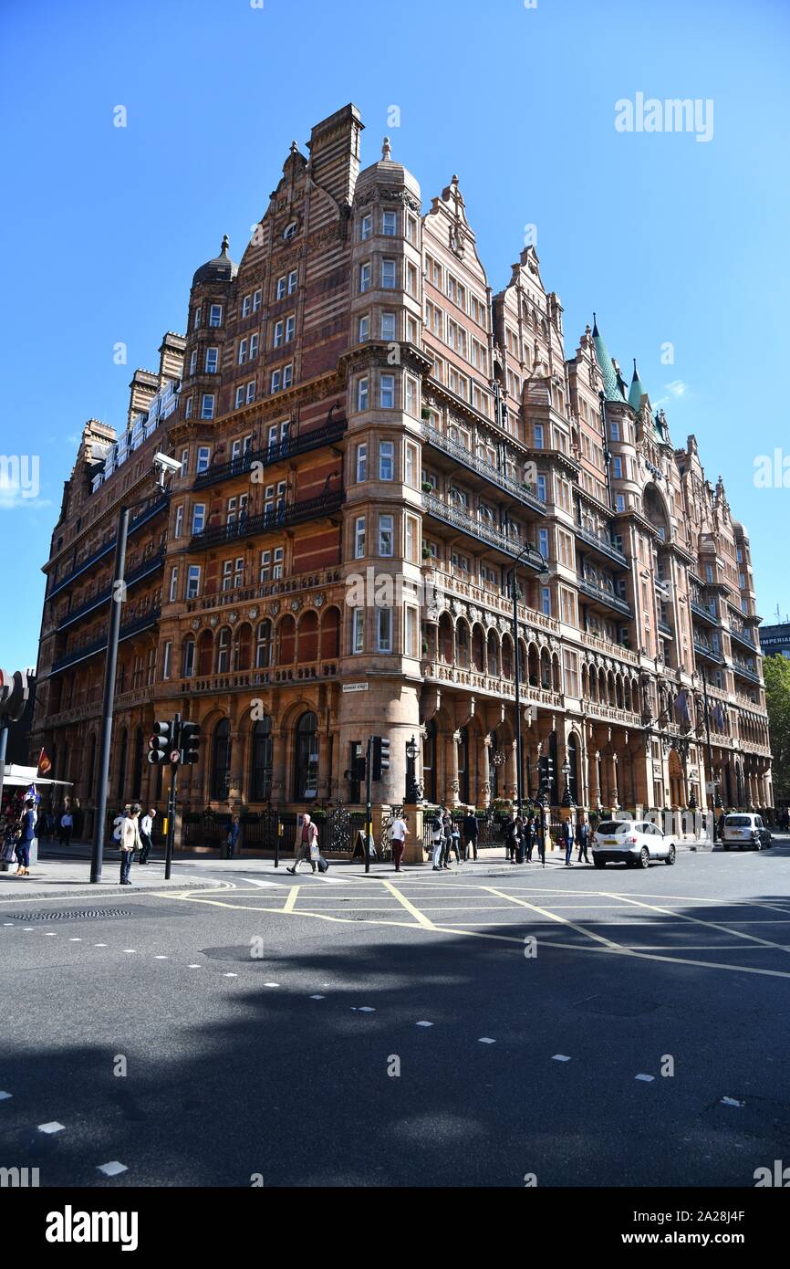 Russell sq hi-res stock photography and images - Alamy