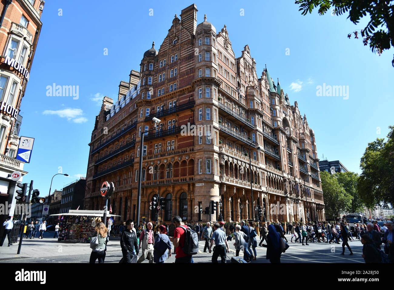 Russell sq hi-res stock photography and images - Alamy