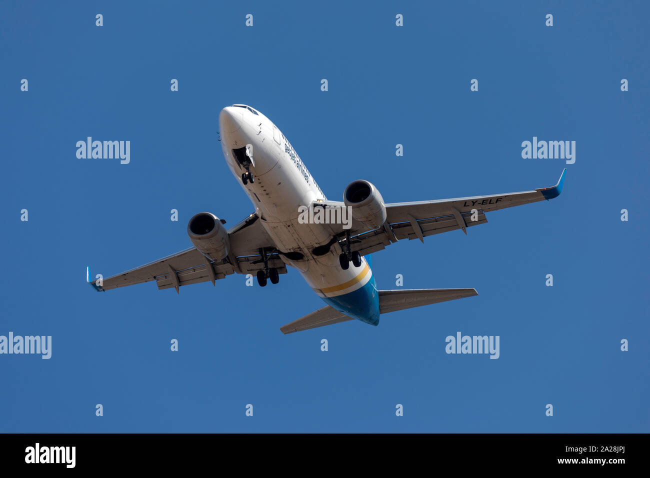 GetJet Airlines Boeing 737-36N (REG: LY-ELF) on finals, leased with Air ...