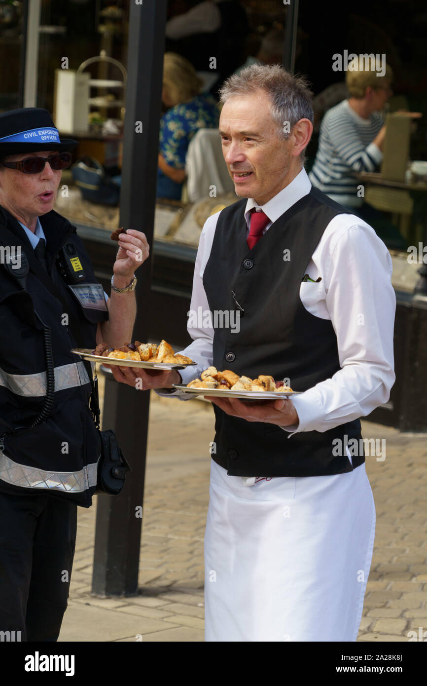 Handing out free samples hi-res stock photography and images - Alamy