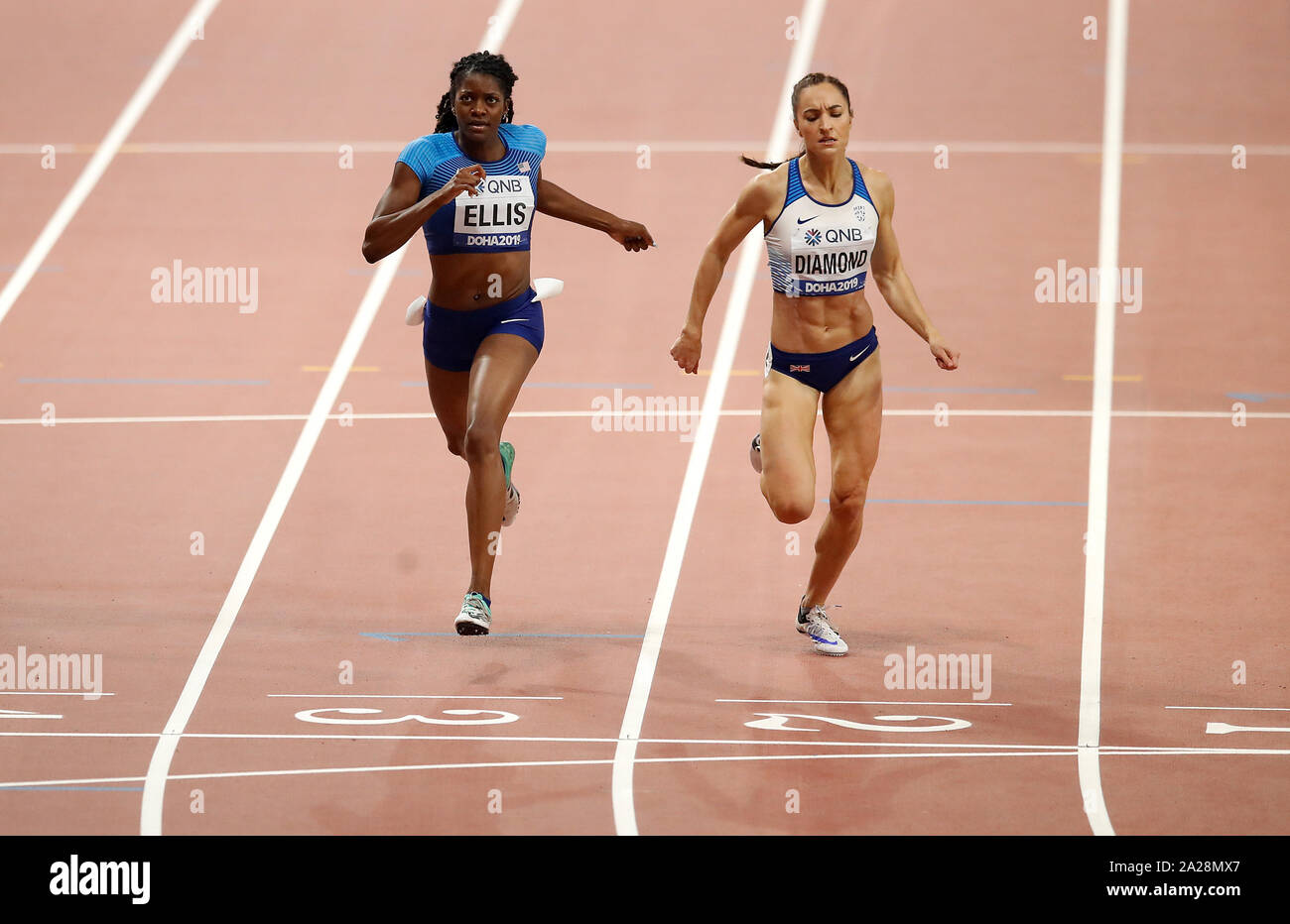 Great Britain's Emily Diamond (right) in the 400m Women's semi-final ...