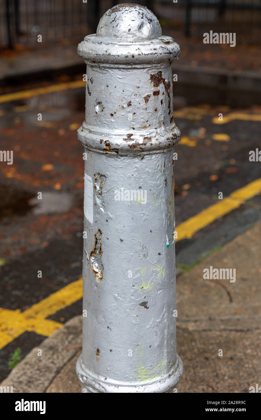 Silver street bollard hi-res stock photography and images - Alamy