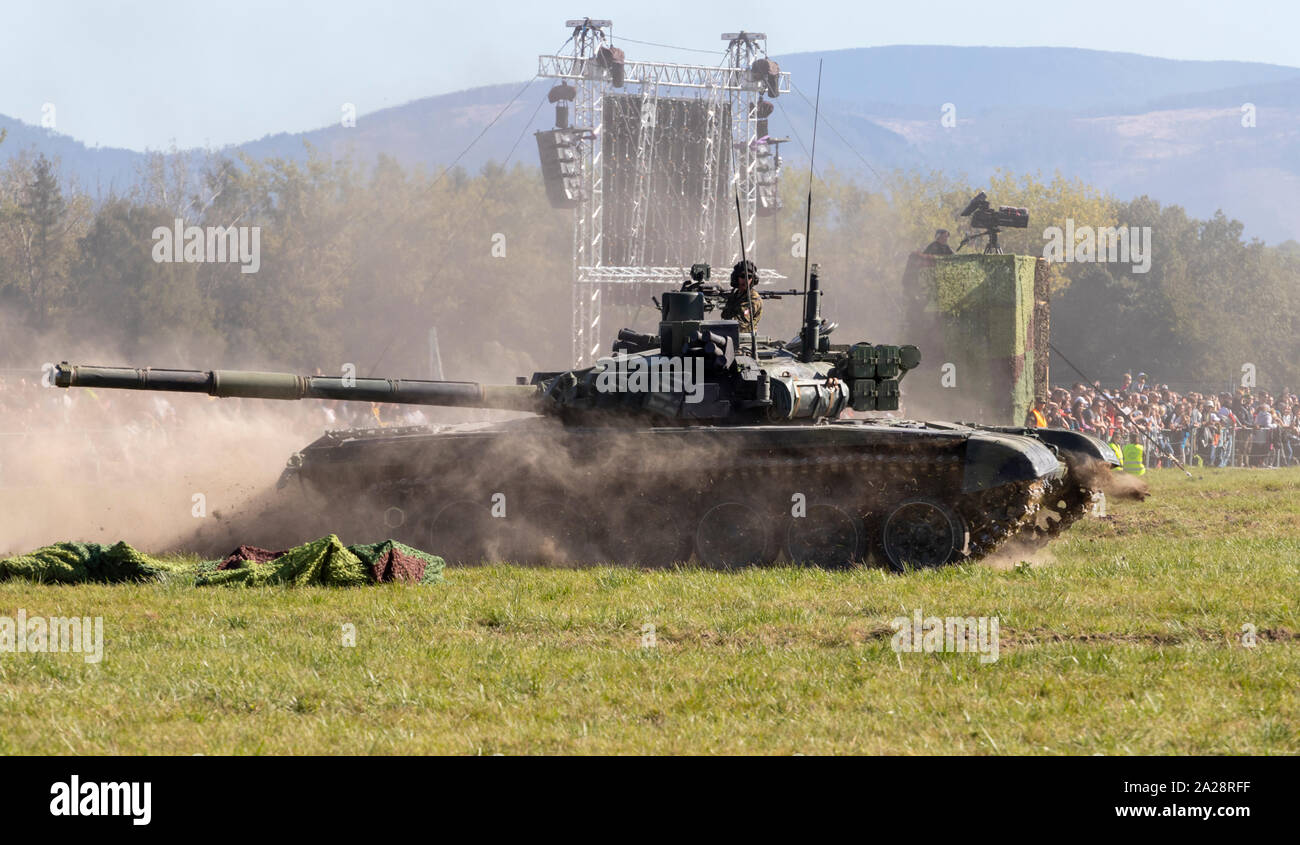 T 72 tank hi-res stock photography and images - Alamy