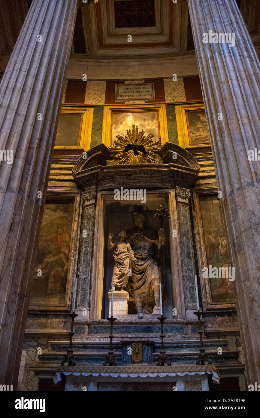 internal view of the awe inspiring golden decoration of the Pantheon ...