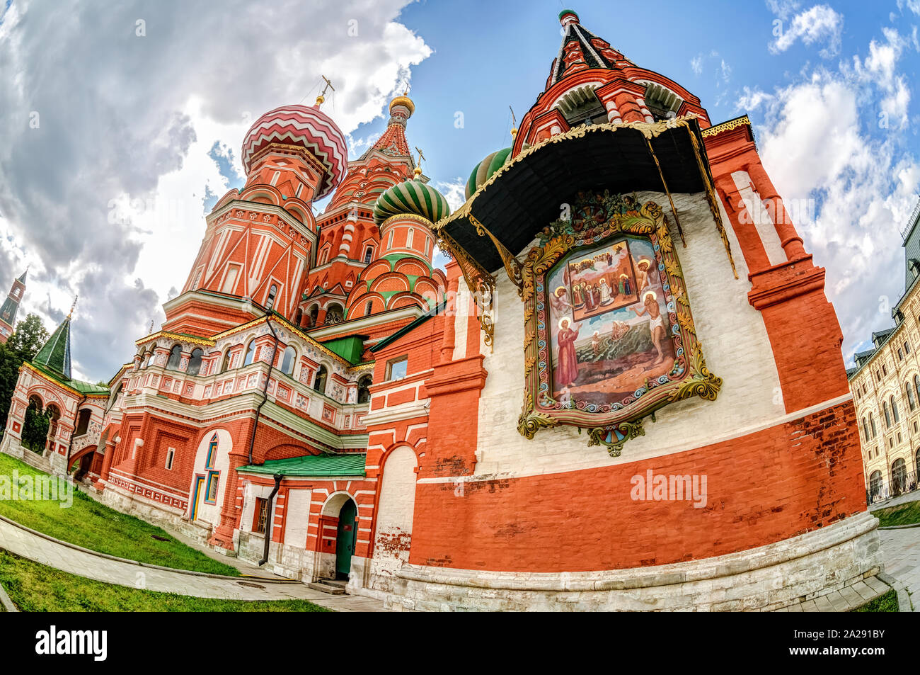 Traditional Russian architecture. Saint Basil's (Pokrovsky) Cathedral ...