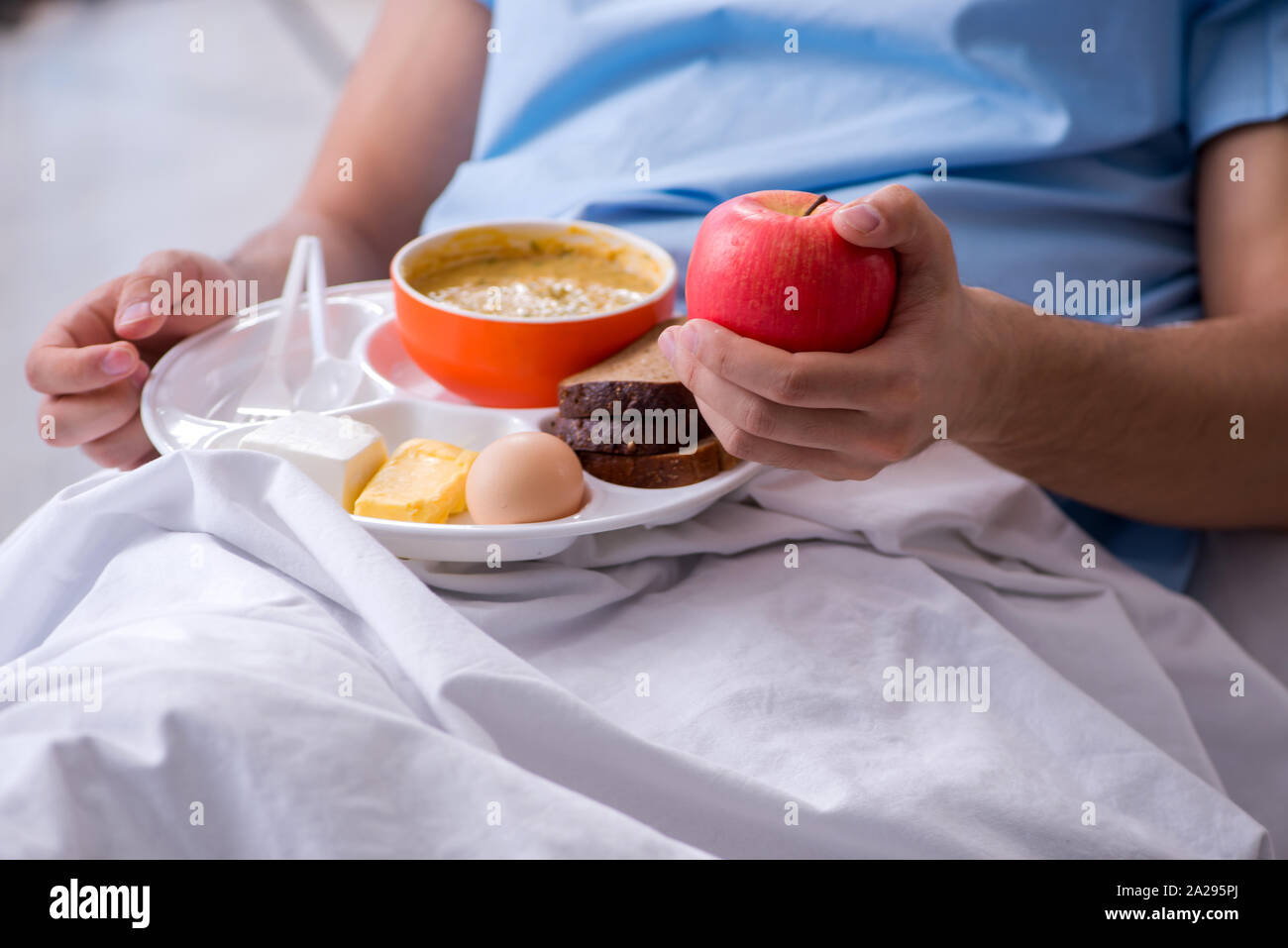 The male patient eating food in the hospital Stock Photo - Alamy