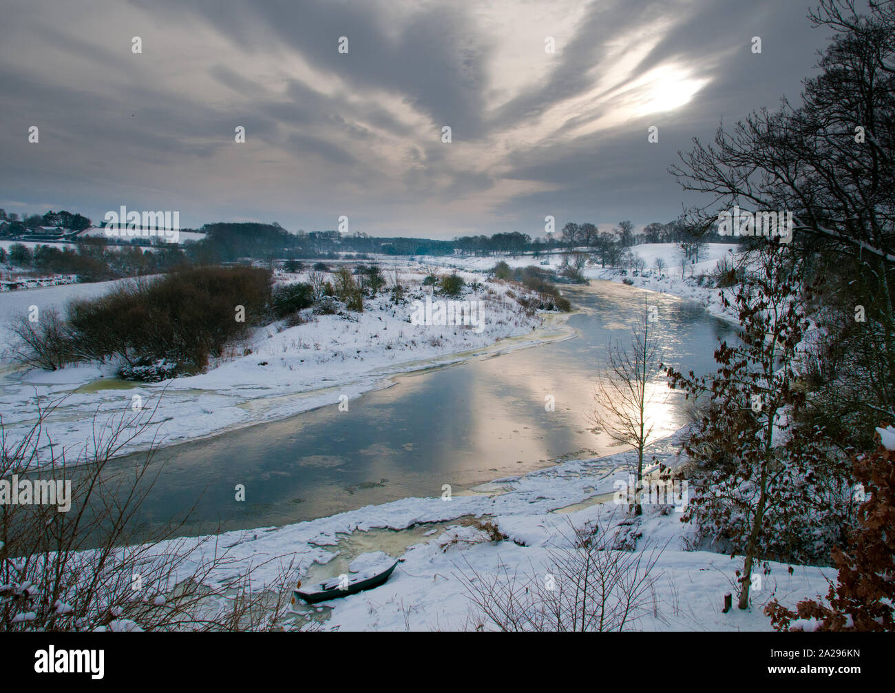 Winter view of the River Tweed at Ladykirk, Scottish Borders Stock ...