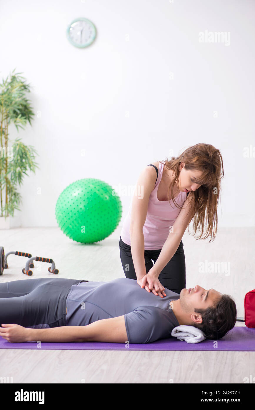 Fit man chest pain injury hi-res stock photography and images - Alamy