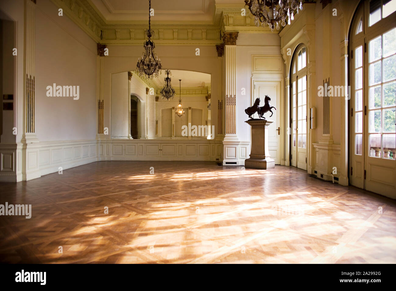 Spacious spaces hi-res stock photography and images - Alamy