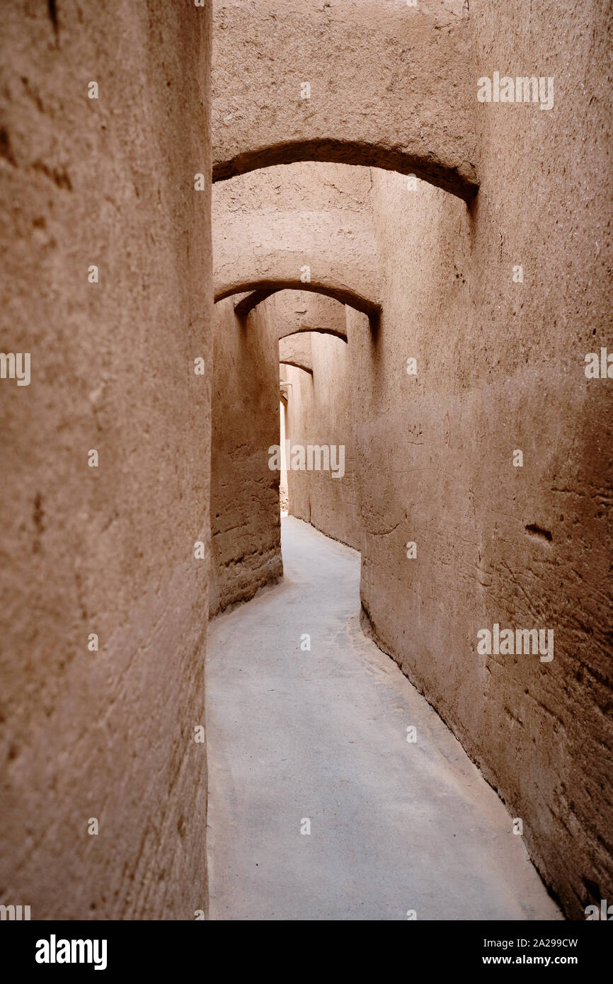 Twisted alley in Yazd, Iran Stock Photo - Alamy