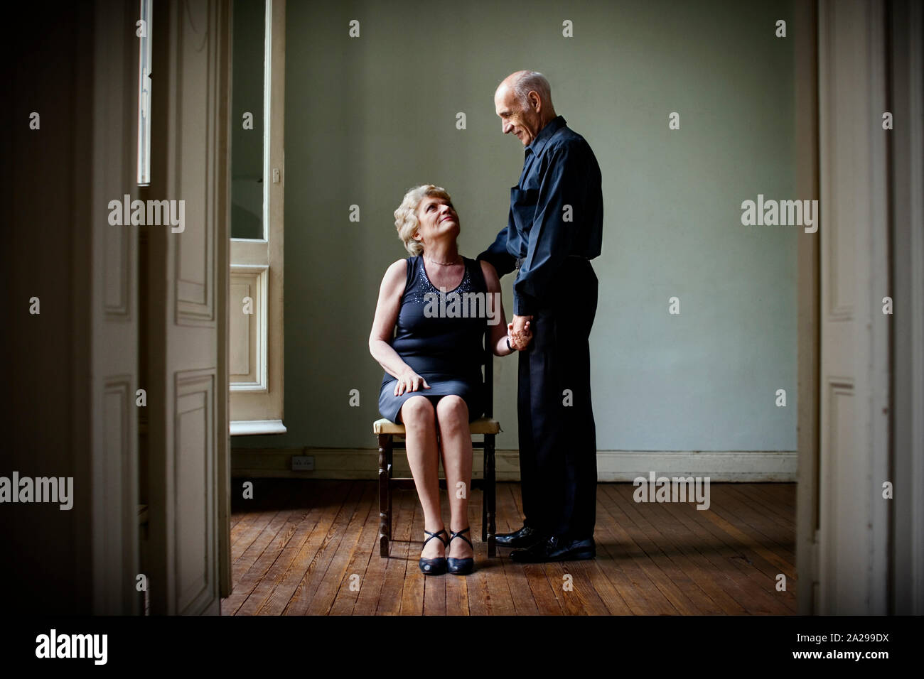 Well dressed men seated hi-res stock photography and images - Alamy