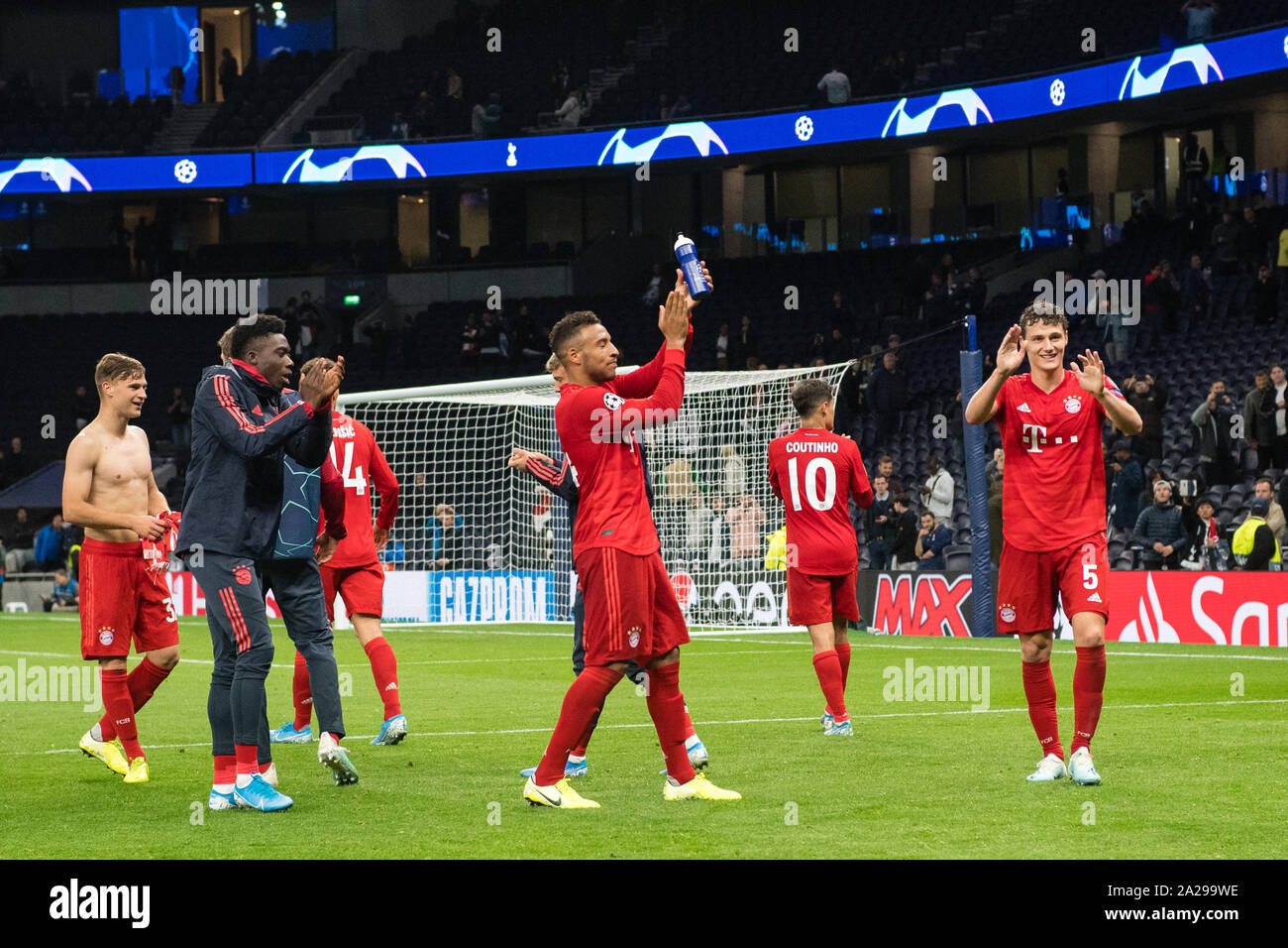 Tottenham hotspur fans cheer hi-res stock photography and images - Alamy