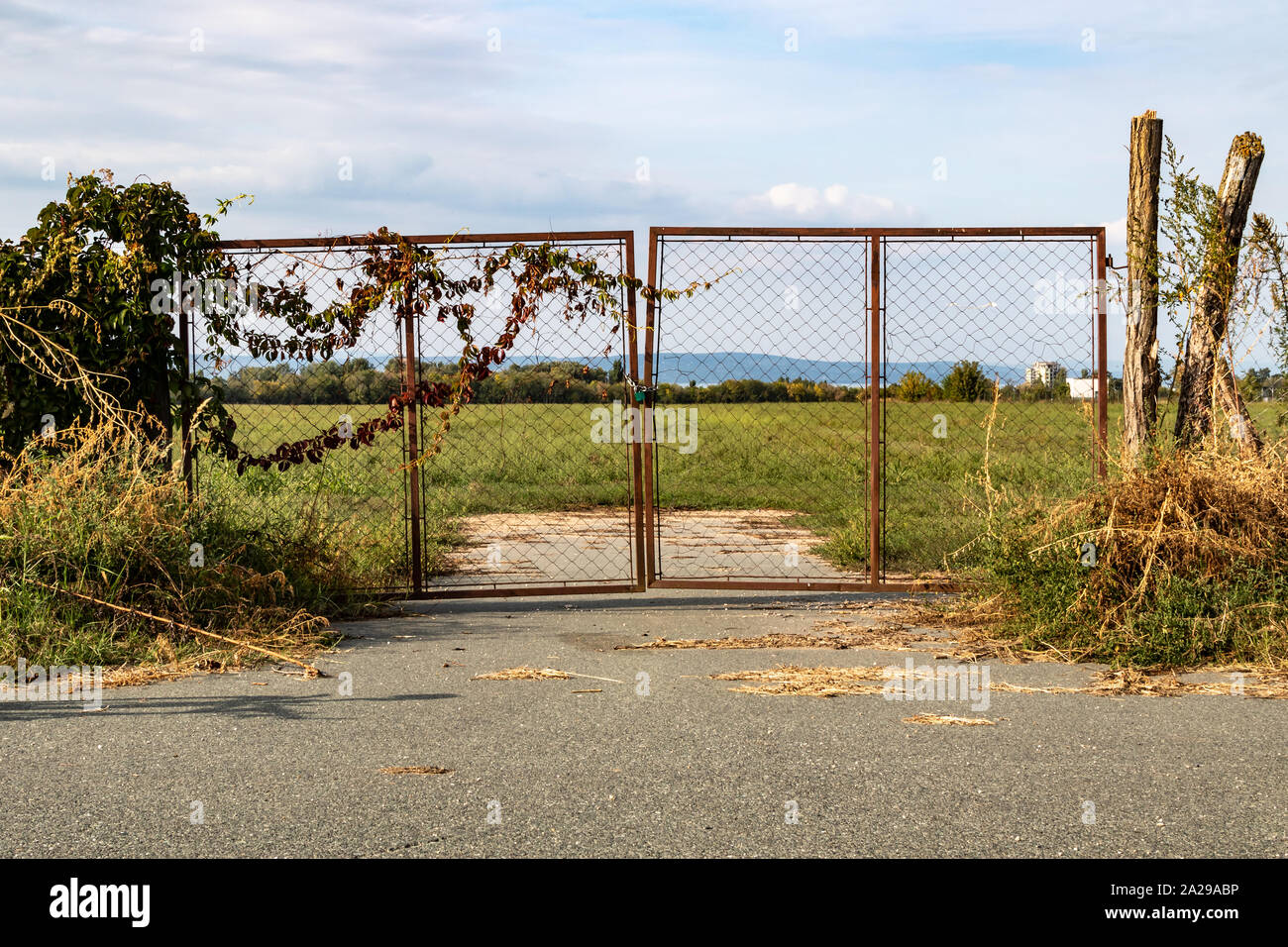 Old rusty aged gate locked with padlock Stock Photo - Alamy