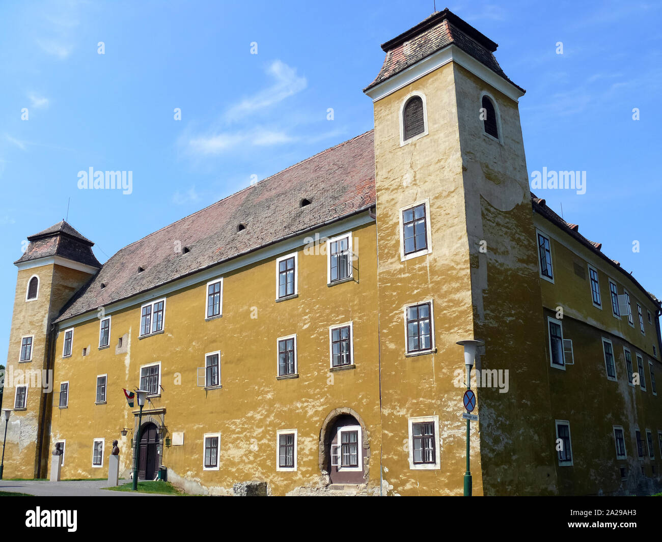 Ungarisch altenburg castle hi-res stock photography and images - Alamy