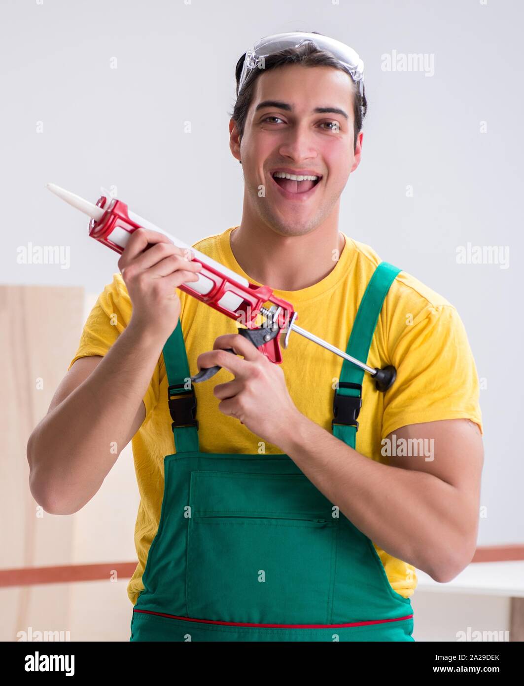 Construction worker working on contractor site Stock Photo - Alamy