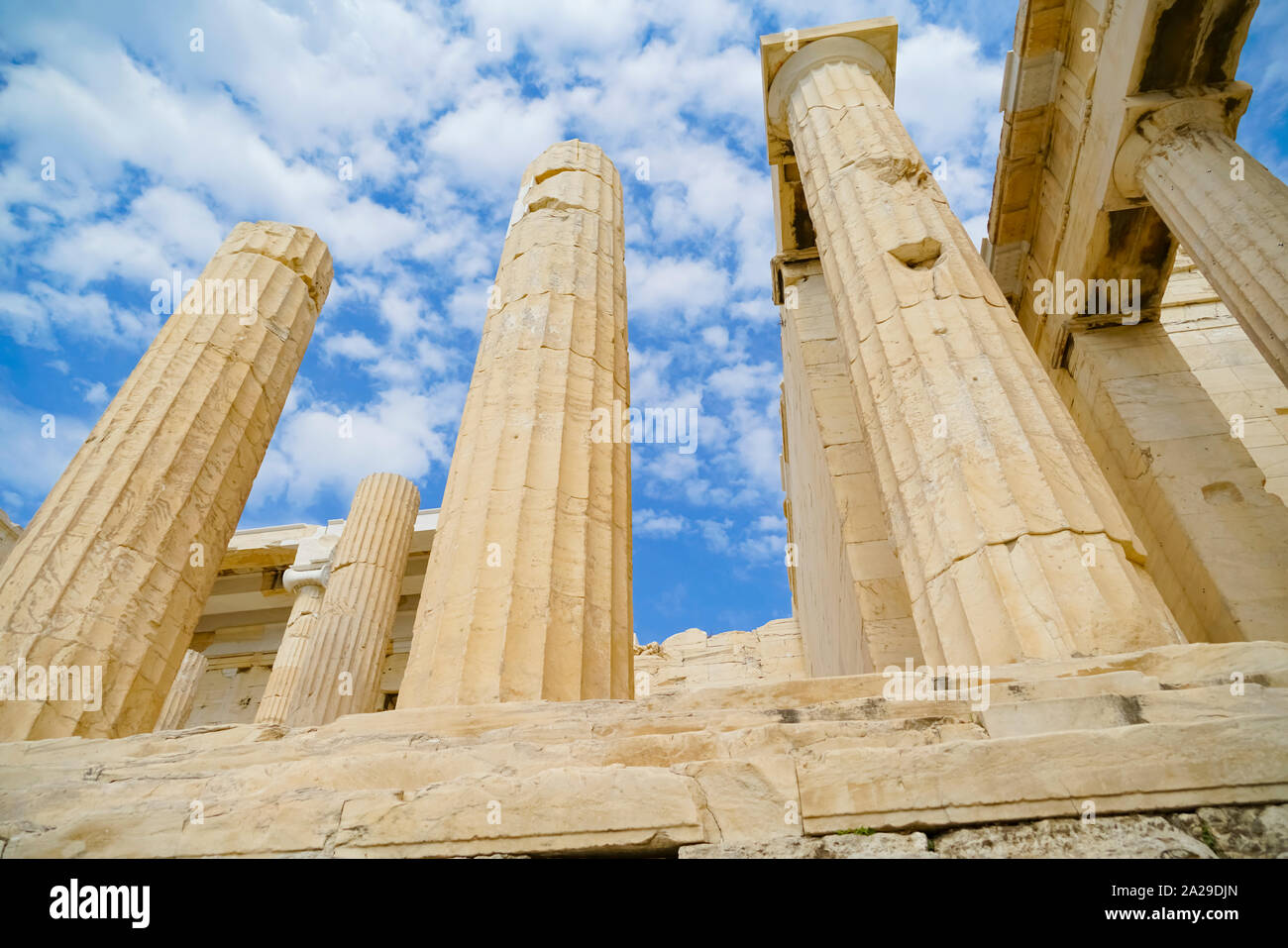 Tall ancient greek columns hi-res stock photography and images - Alamy