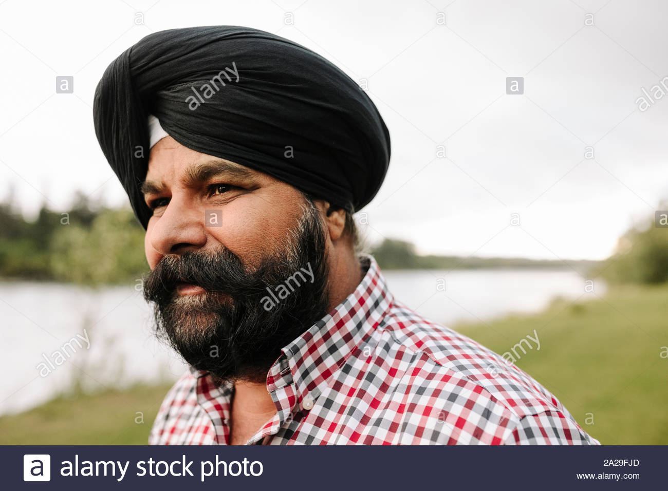 Indian man head and shoulders hi-res stock photography and images - Alamy