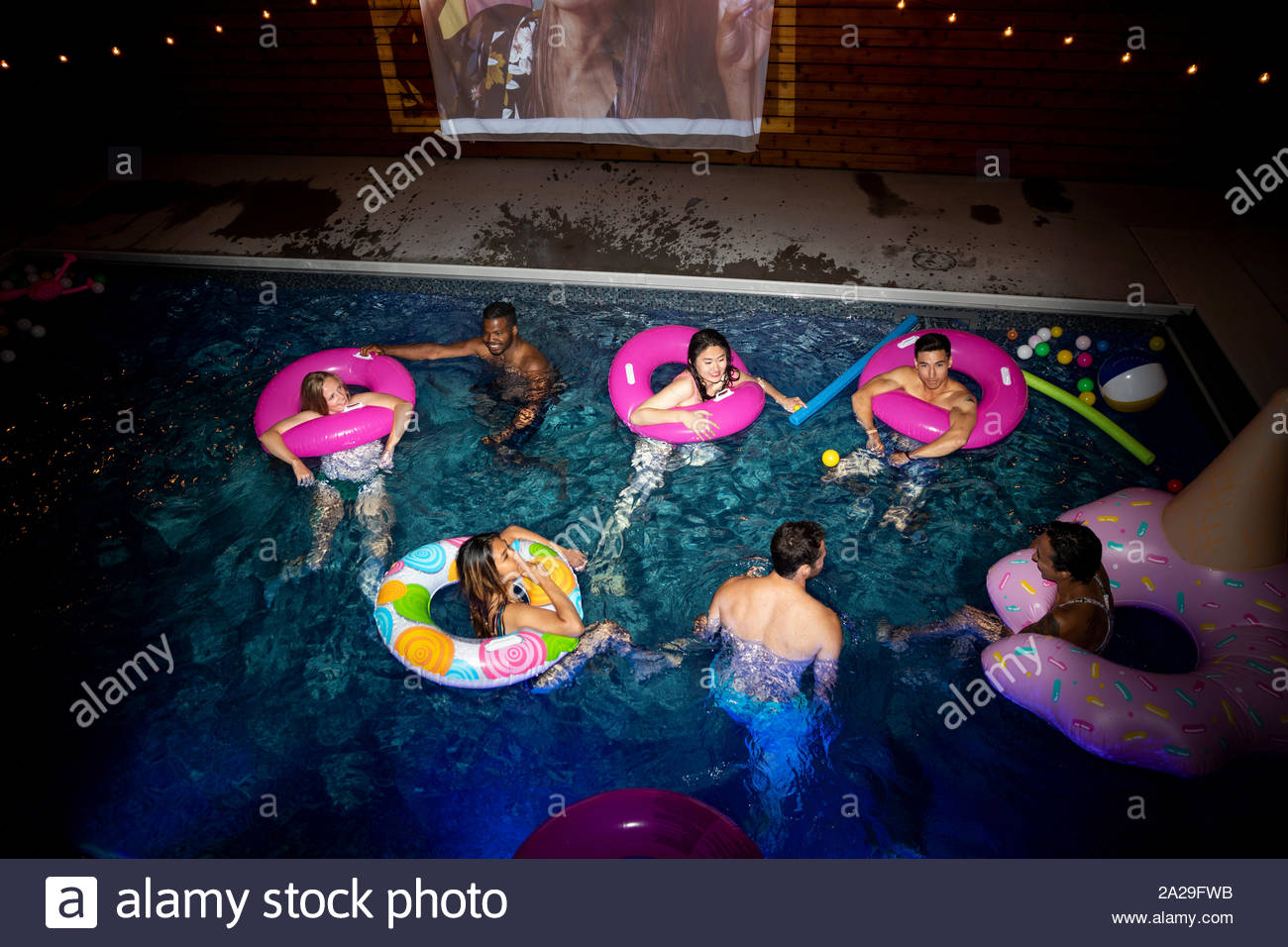 Group of young friends in the pool hi-res stock photography and images ...