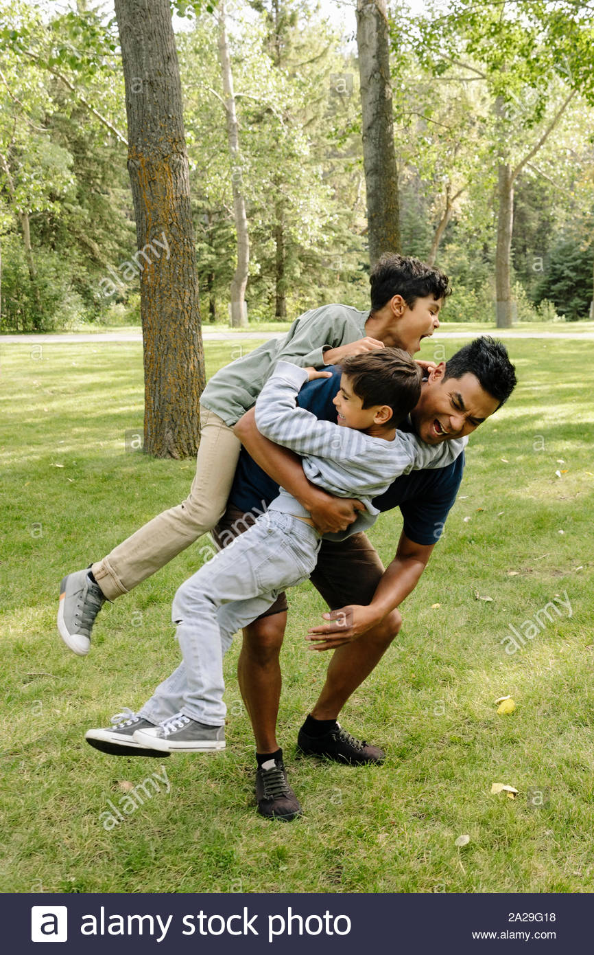 Son father fighting hi-res stock photography and images - Alamy
