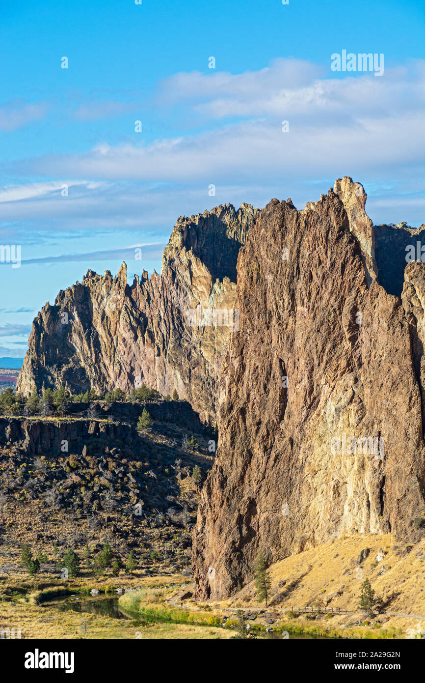 Oregon, Smith Rock State Park, internationally renowned destination for ...