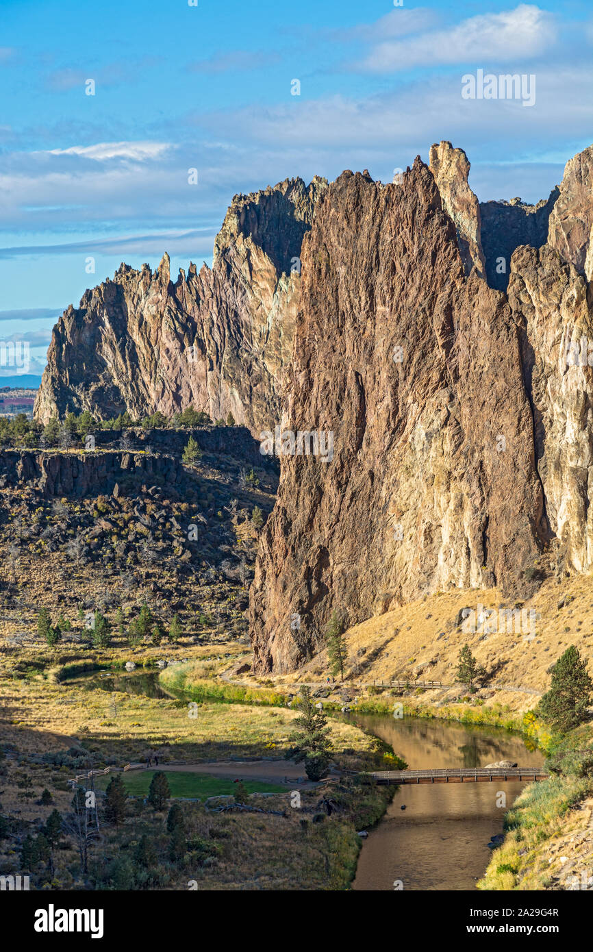 Oregon, Smith Rock State Park, internationally renowned destination for ...