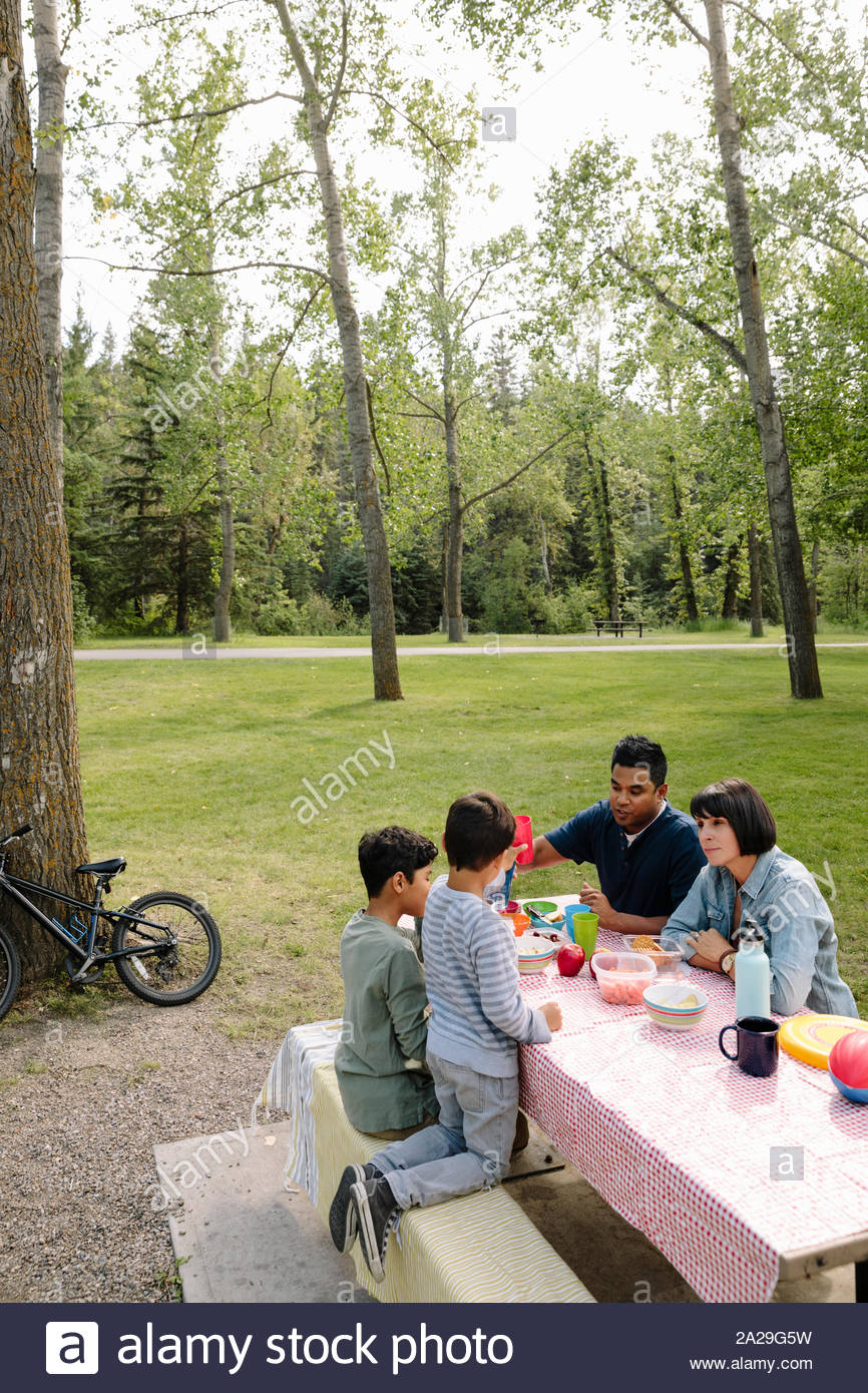Healthy eating picnic hi-res stock photography and images - Alamy