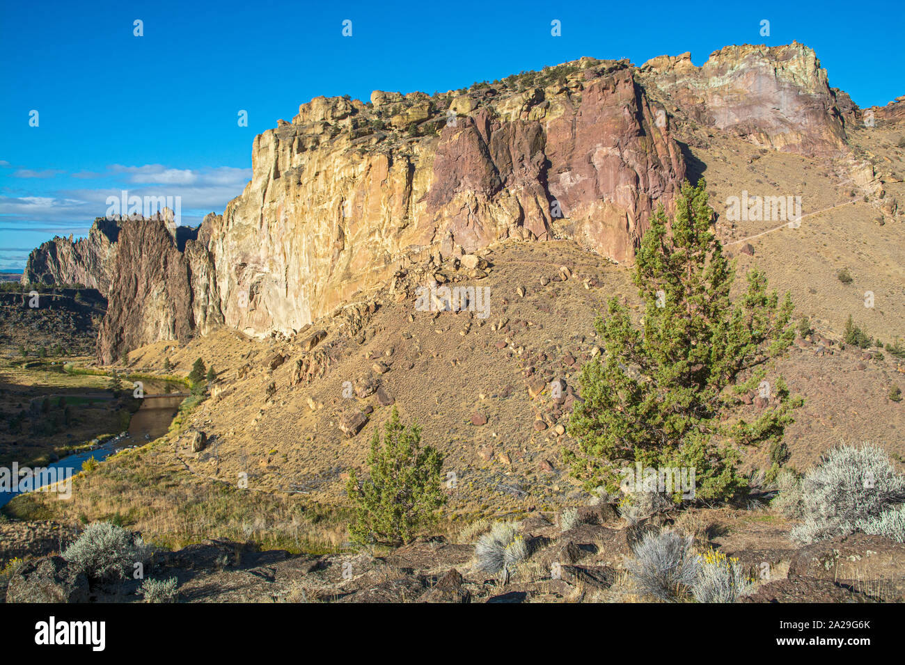 Oregon, Smith Rock State Park, internationally renowned destination for ...