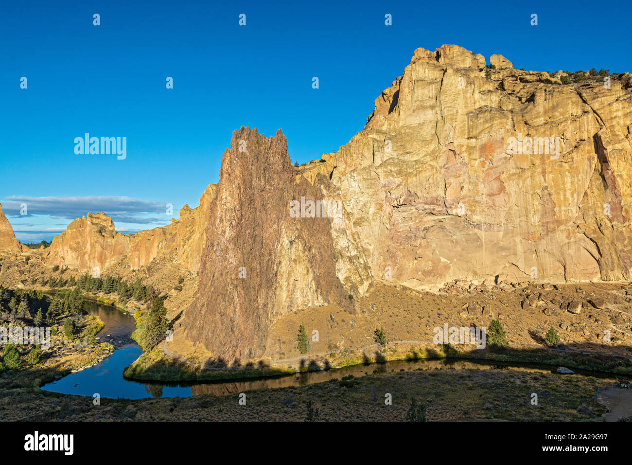 Oregon, Smith Rock State Park, internationally renowned destination for ...