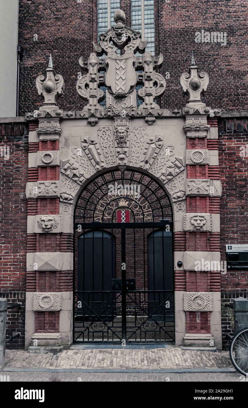 Old city gate of brick and iron Stock Photo - Alamy