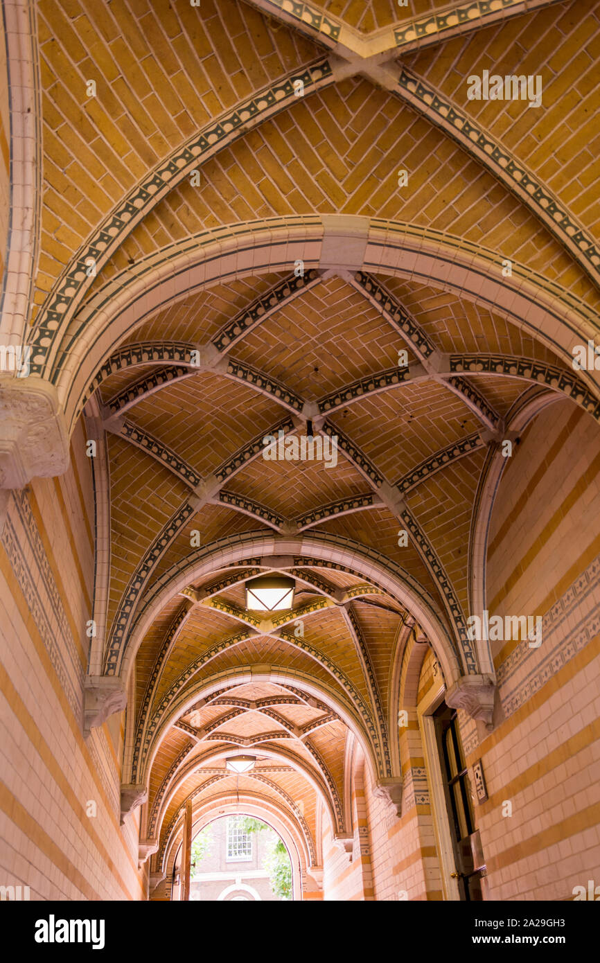 Gothic cross vault of red bricks Stock Photo - Alamy
