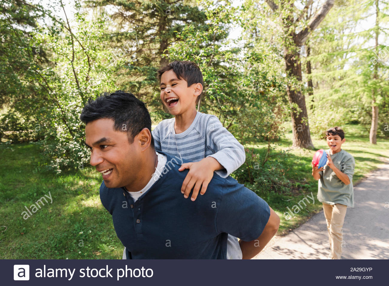 10 11 years piggyback hi-res stock photography and images - Alamy