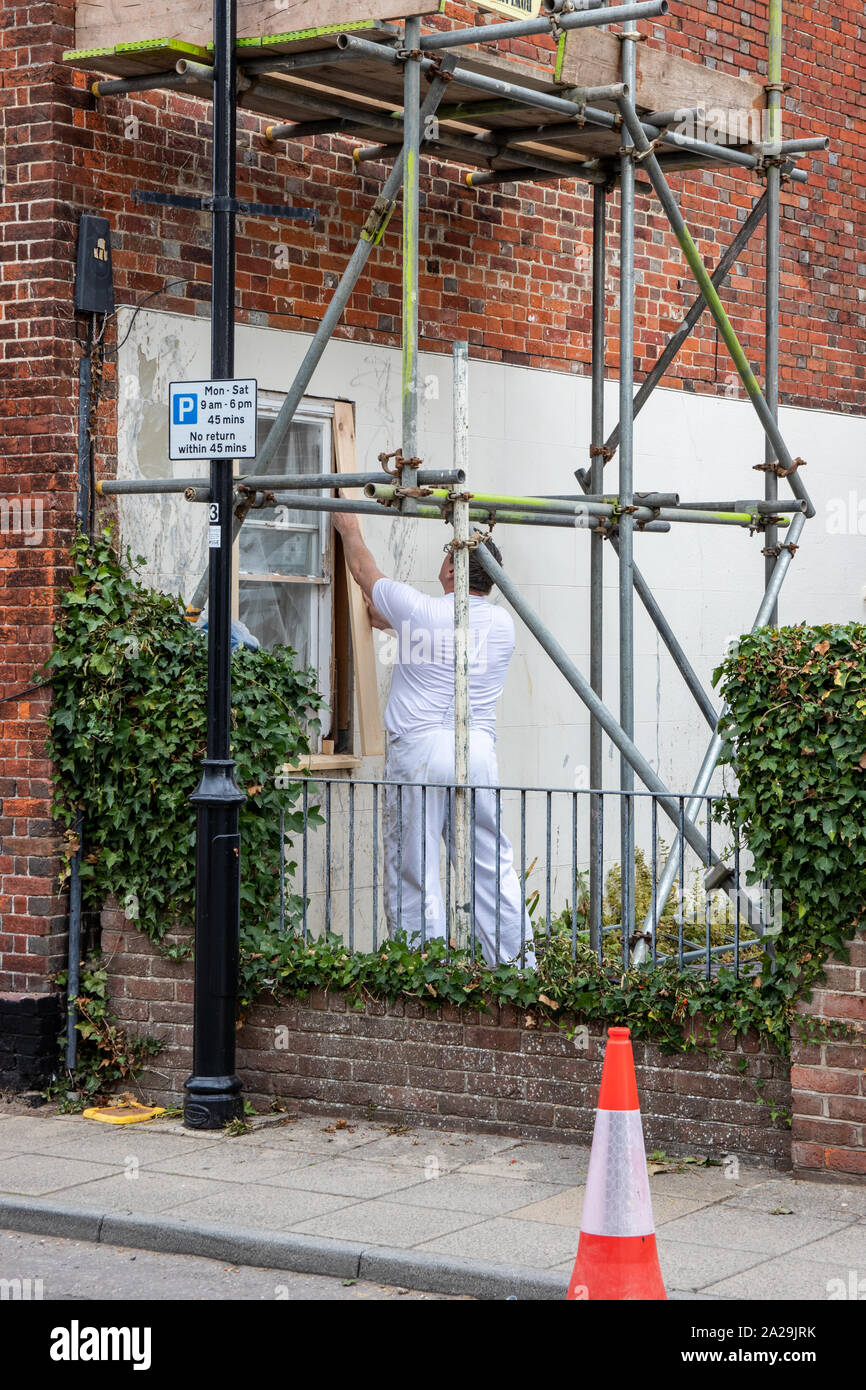 Scaffold workman working scaffolding building hi-res stock photography ...