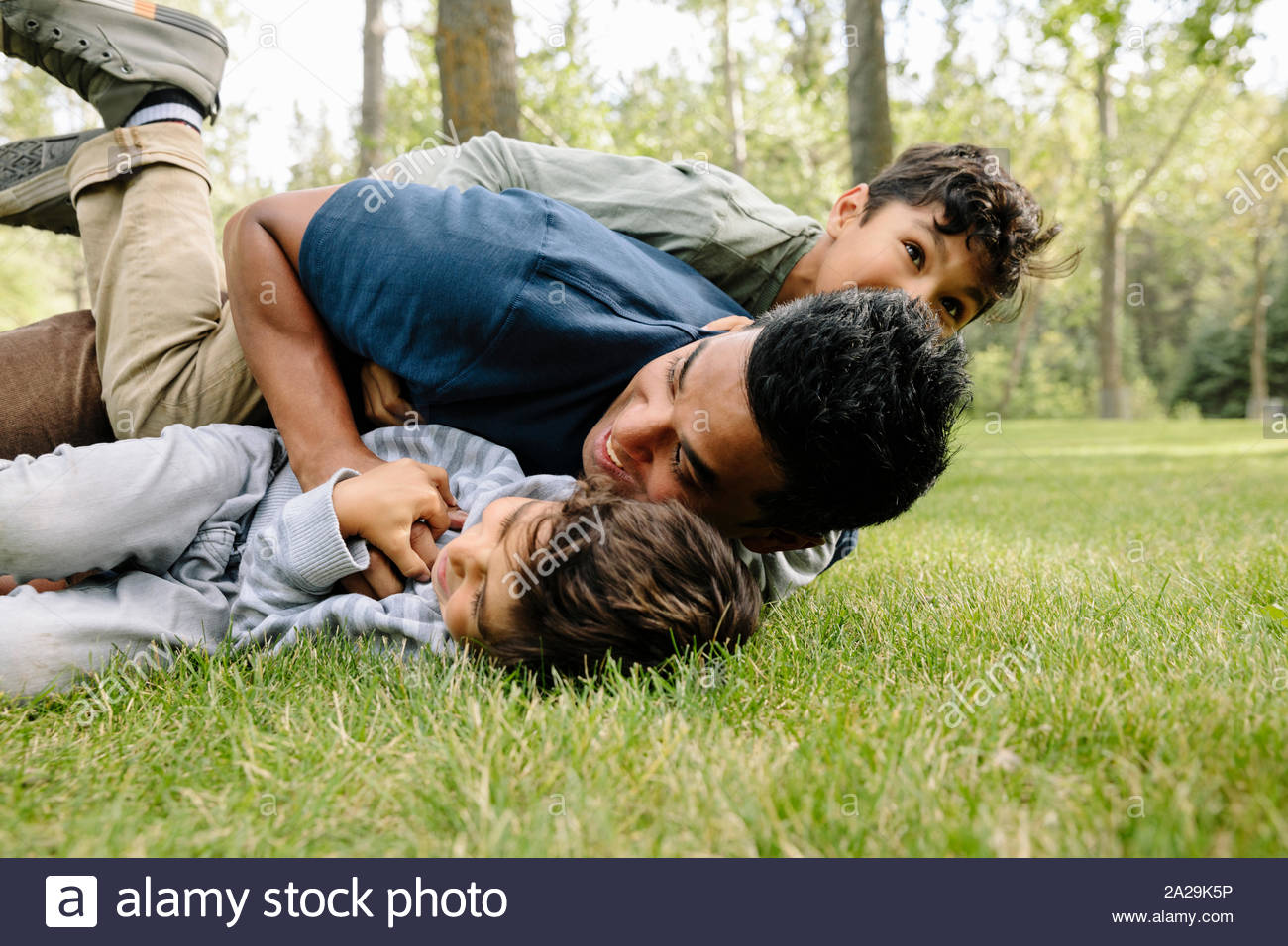 Boys bonding hi-res stock photography and images - Alamy
