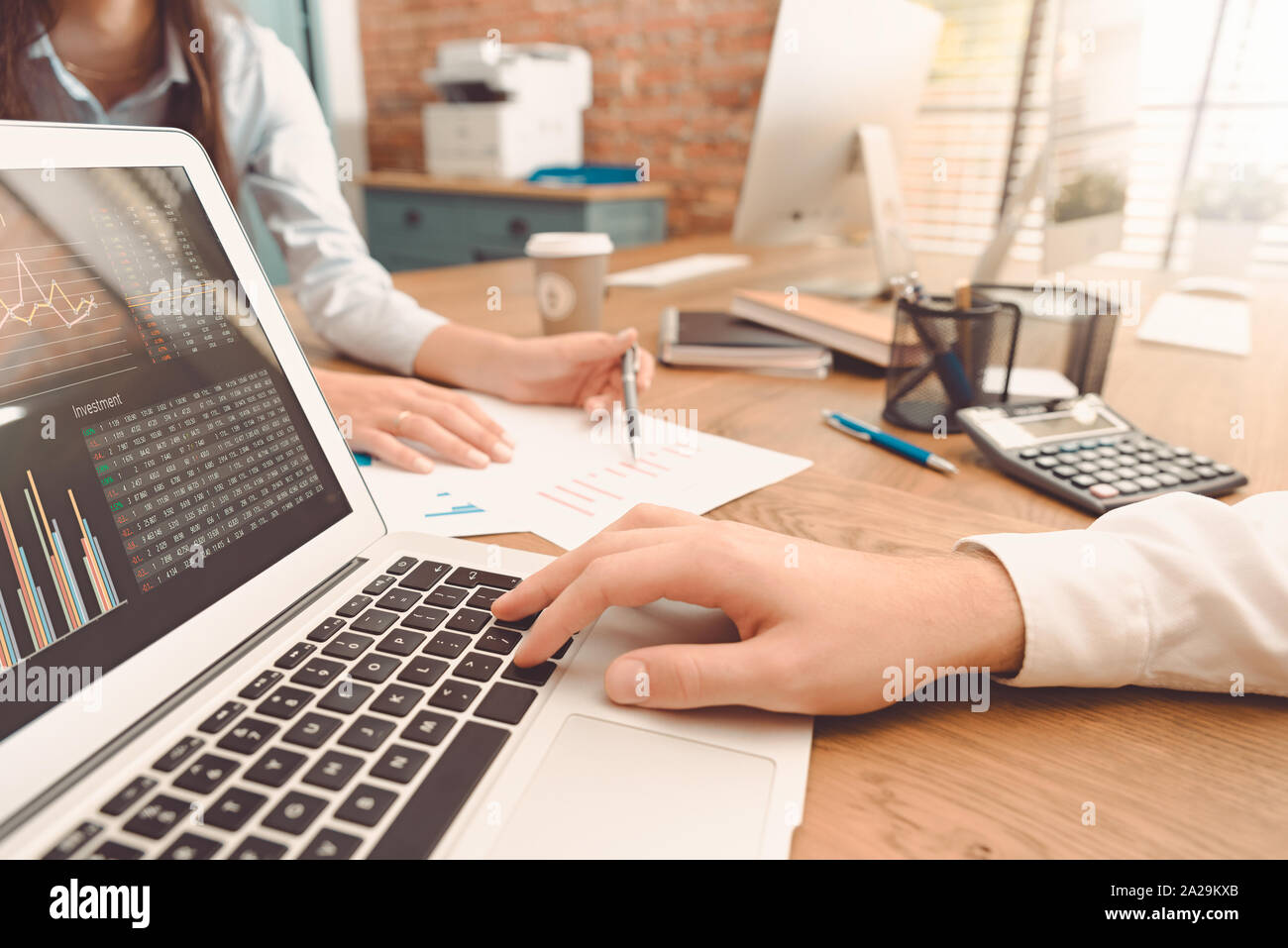 Woman investor hi-res stock photography and images - Alamy